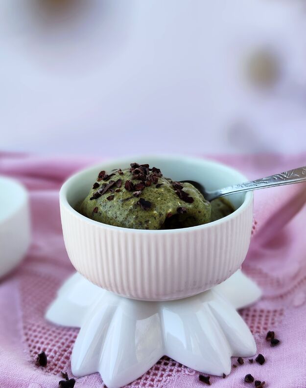 Naminiai ledai su juodųjų uogų asorti